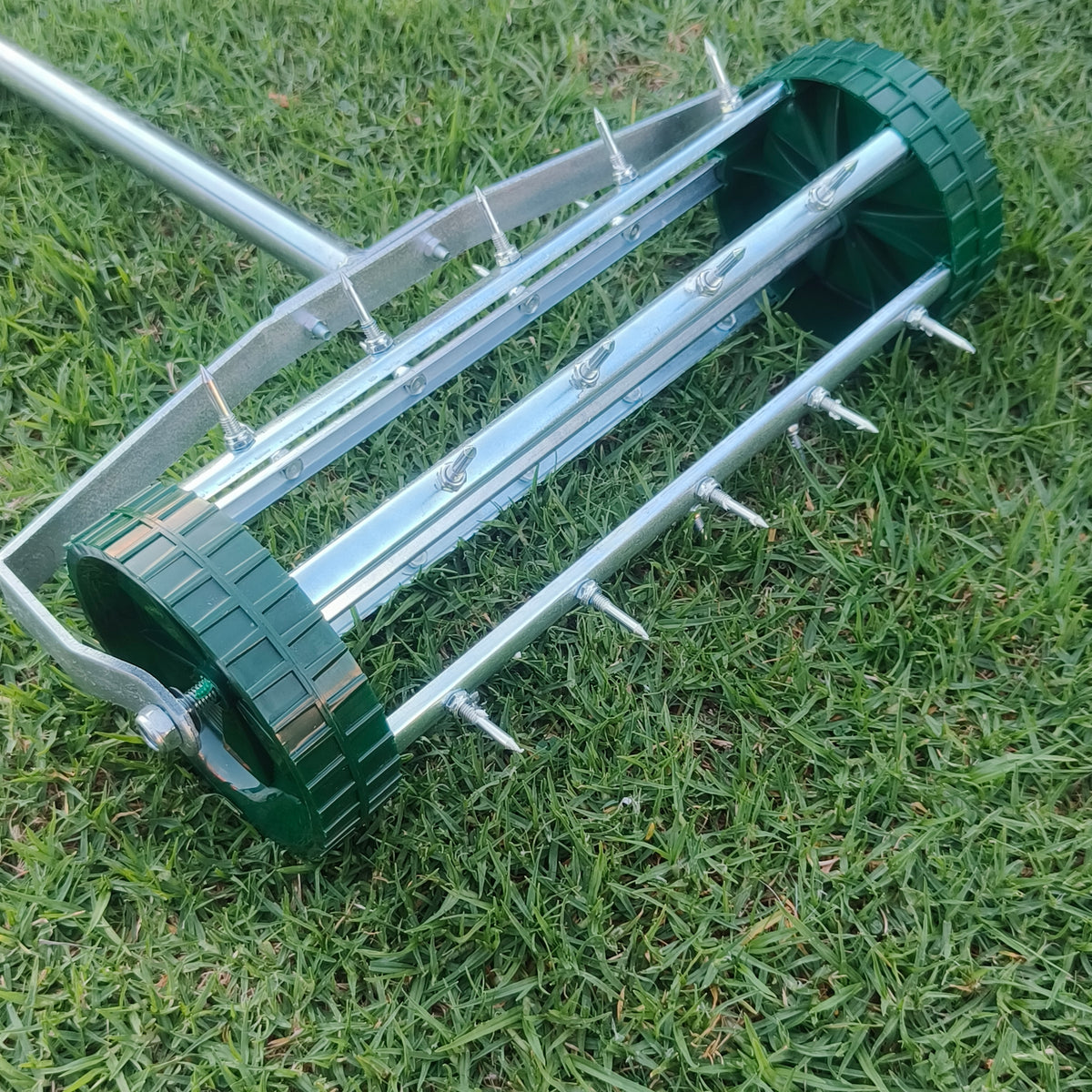 Lawn Rotary Aerator with 27 Galvanized Spikes – Supermenu